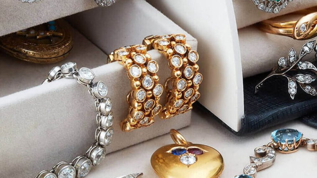 Discover the Charm of Authentic Vintage Jewelry - Vamonde