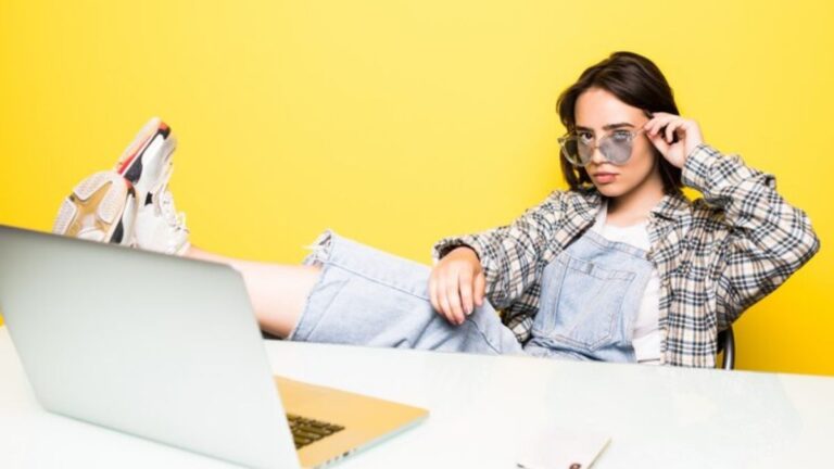 Uncovering the World of internetchicks: Who are They Really? - Vamonde